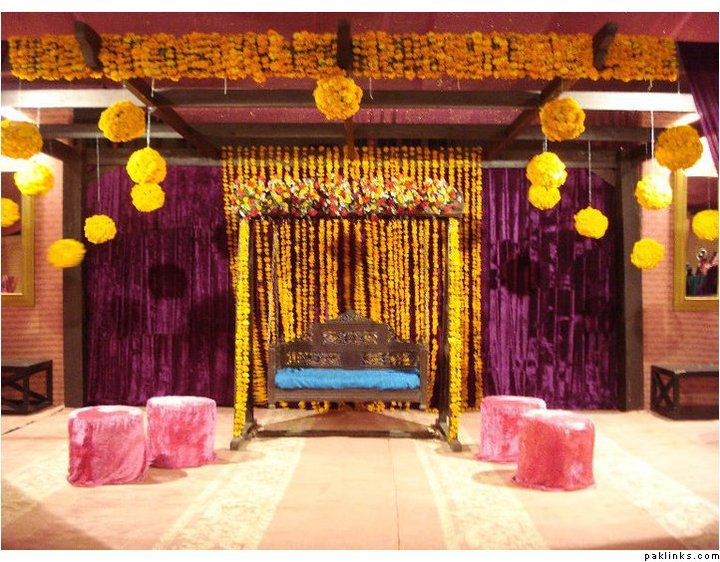 “Simplicity is the keynote of all true elegance.” : Mehndi Stage Decoration